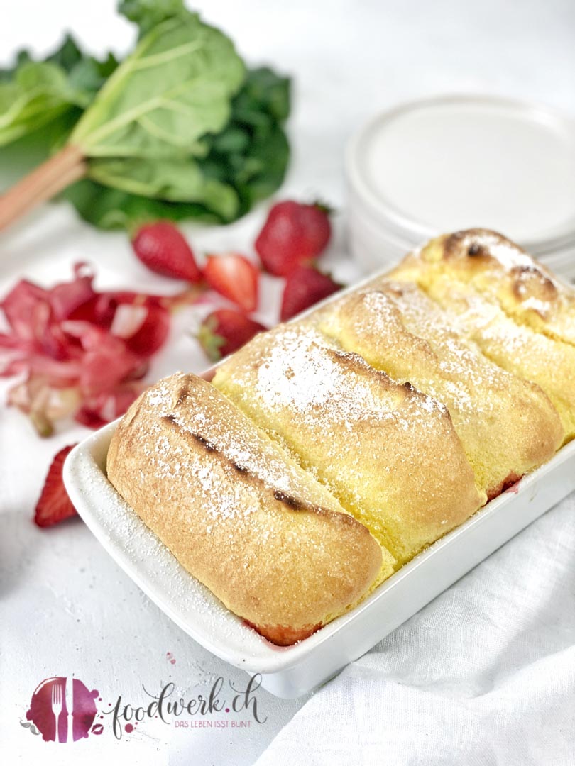 Salzburger Nockerl mit Erdbeer-Rhabarberkompott | Food-Blog Schweiz ...